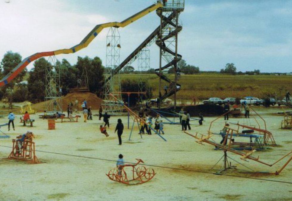 30 Pics Proving Old Playgrounds Were Surprisingly Dangerous